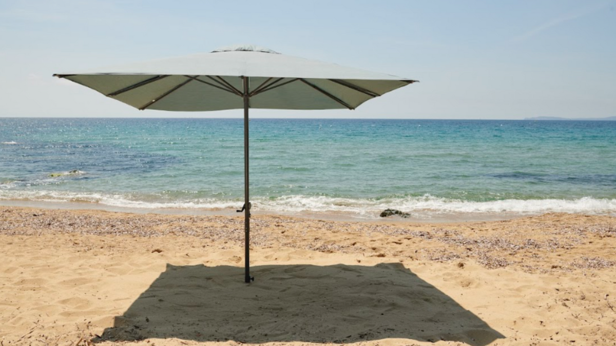 How do you hold a garden parasol without a stand? – Belveo